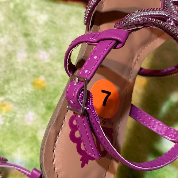 Fergalicious | Shoes | Fergalicious Fergie Sapphire Fuschia Sandals 7 ...